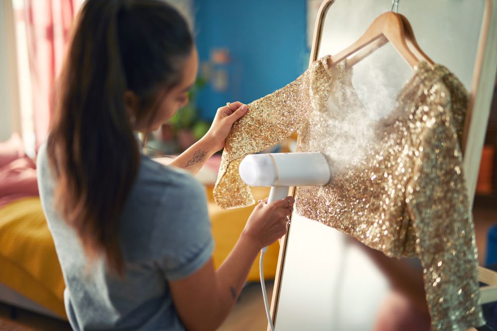 HAVE A WRINKLE FREE JOURNEY THIS SUMMER WITH PHILIP’S HANDHELD STEAMER ...